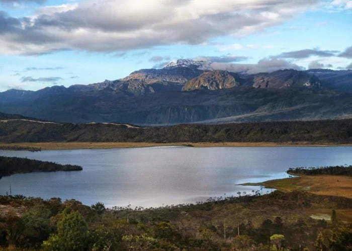 Jelajah Pesona Kabupaten Deiyai: Tempat Wisata Terbaik Yang Wajib ...